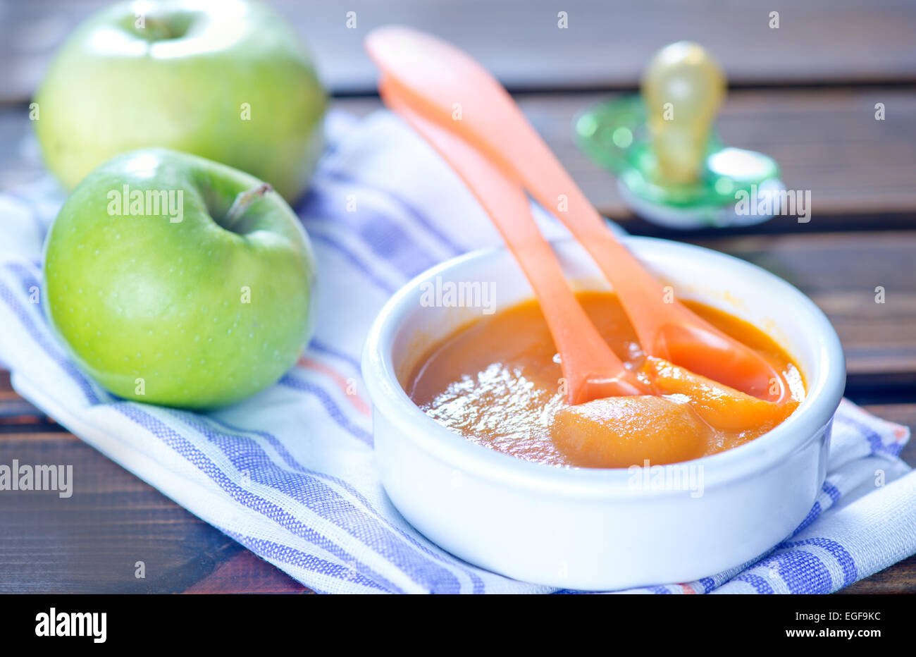 baby food in bowl and on a table Stock Photo - Alamy