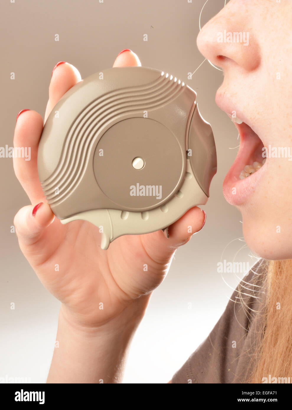 The symbol photo "medicine" shows a young woman during inhalation with ...