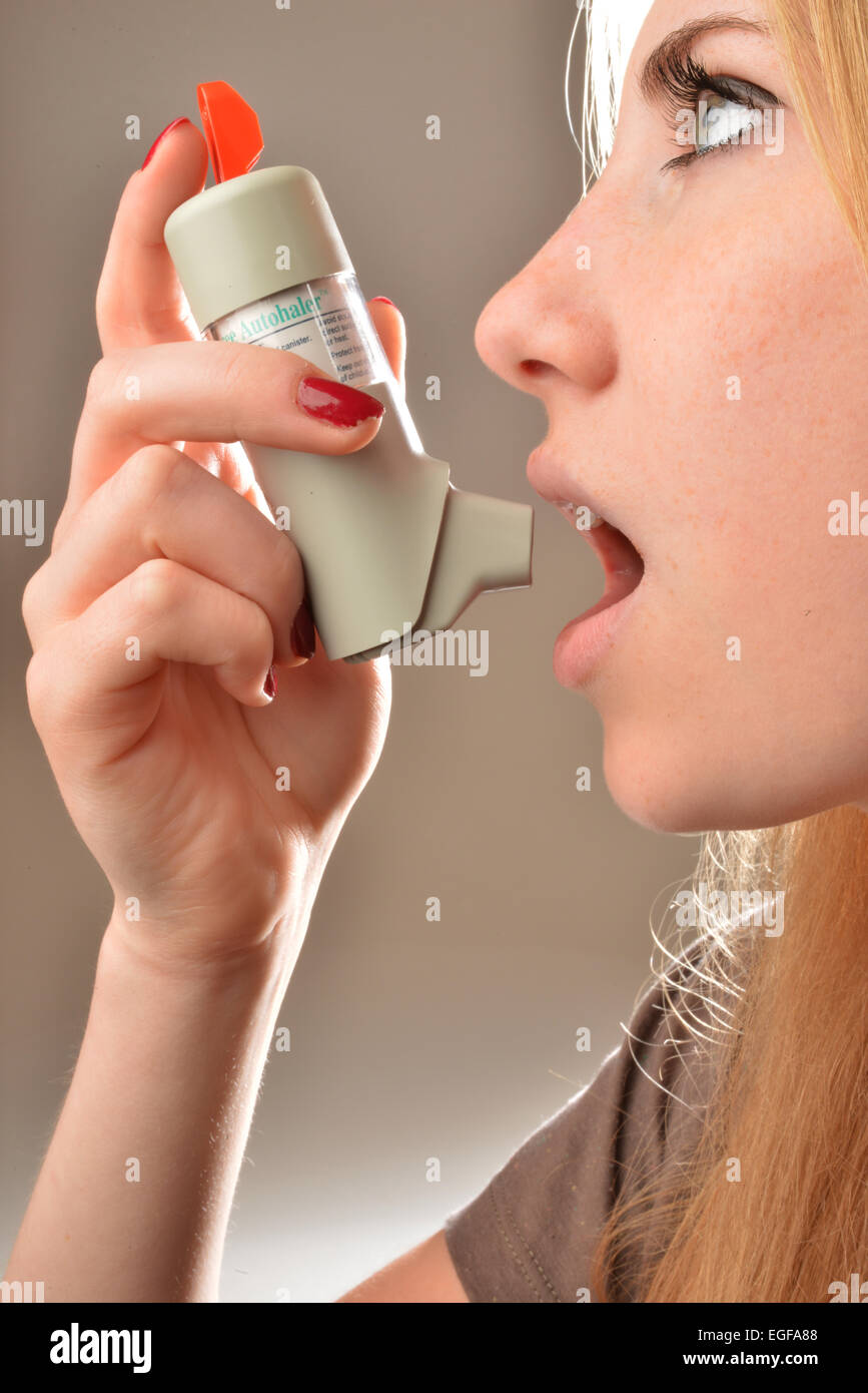The symbol photo "medicine" shows a young woman during inhalation with ...