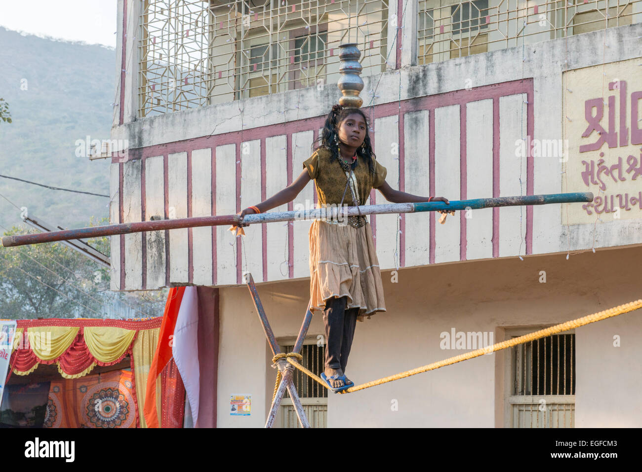 Tightrope dance hi-res stock photography and images - Alamy