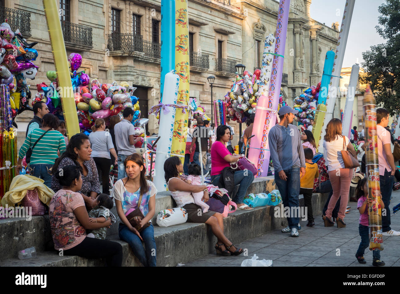Mexican people talking hi-res stock photography and images - Alamy