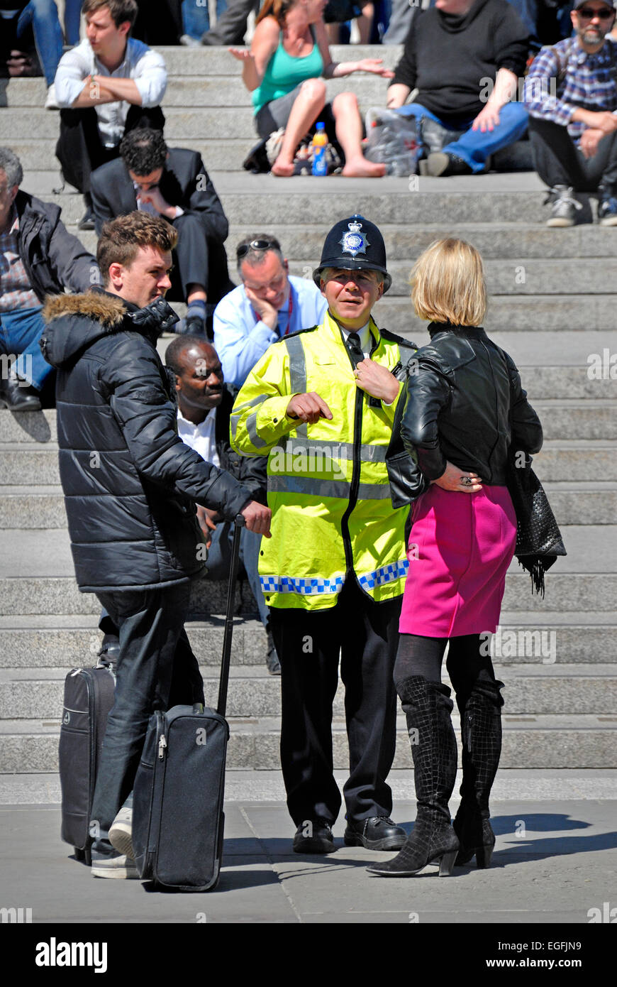 Woman talking to police uk hi-res stock photography and images - Alamy