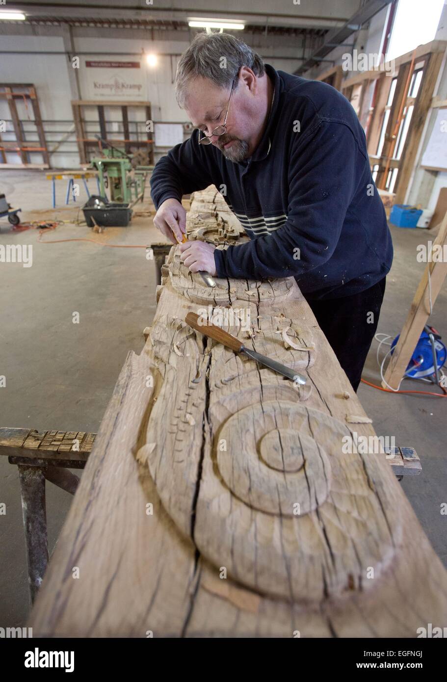 Lemgo, Germany. 24th Feb, 2015. A wood-carver from the Kramp & Kramp ...