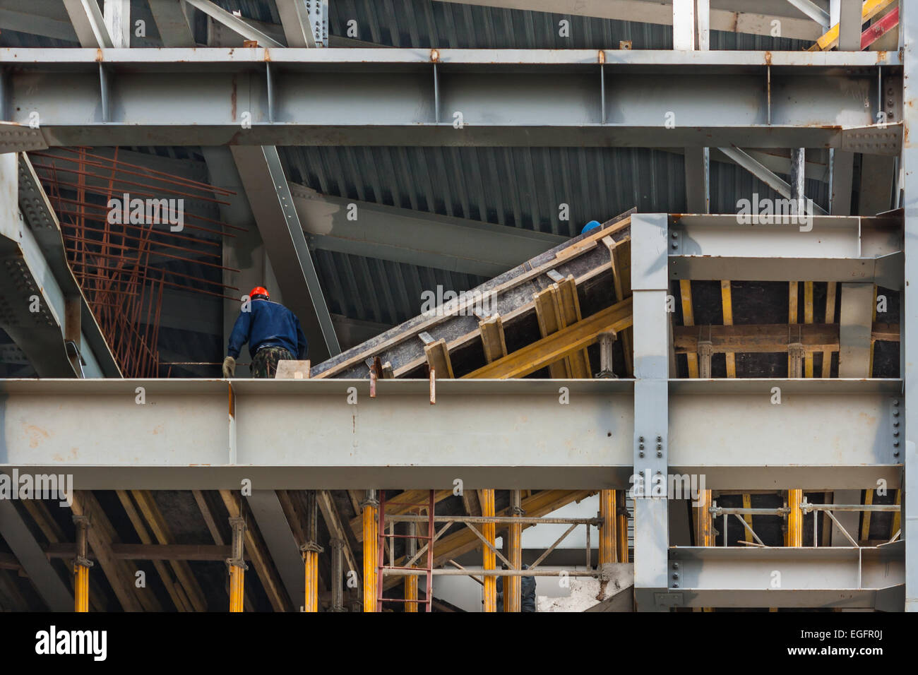 episode of the building of the railway structures - in one frame ...