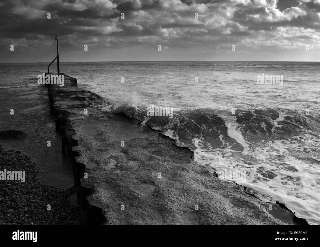 Concrete sea defence hi-res stock photography and images - Alamy