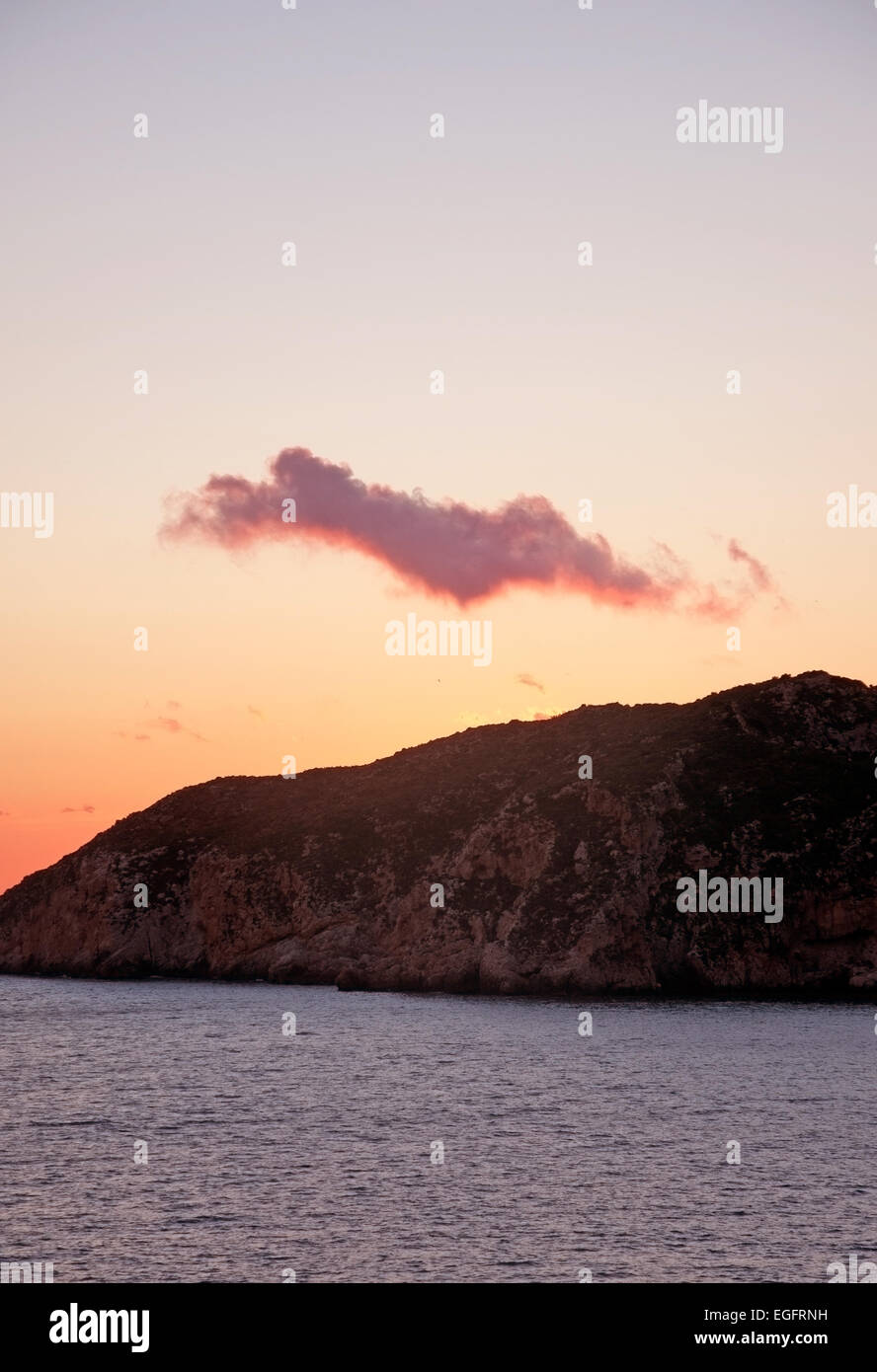 Pink cloud sunset over ocean hi-res stock photography and images - Alamy