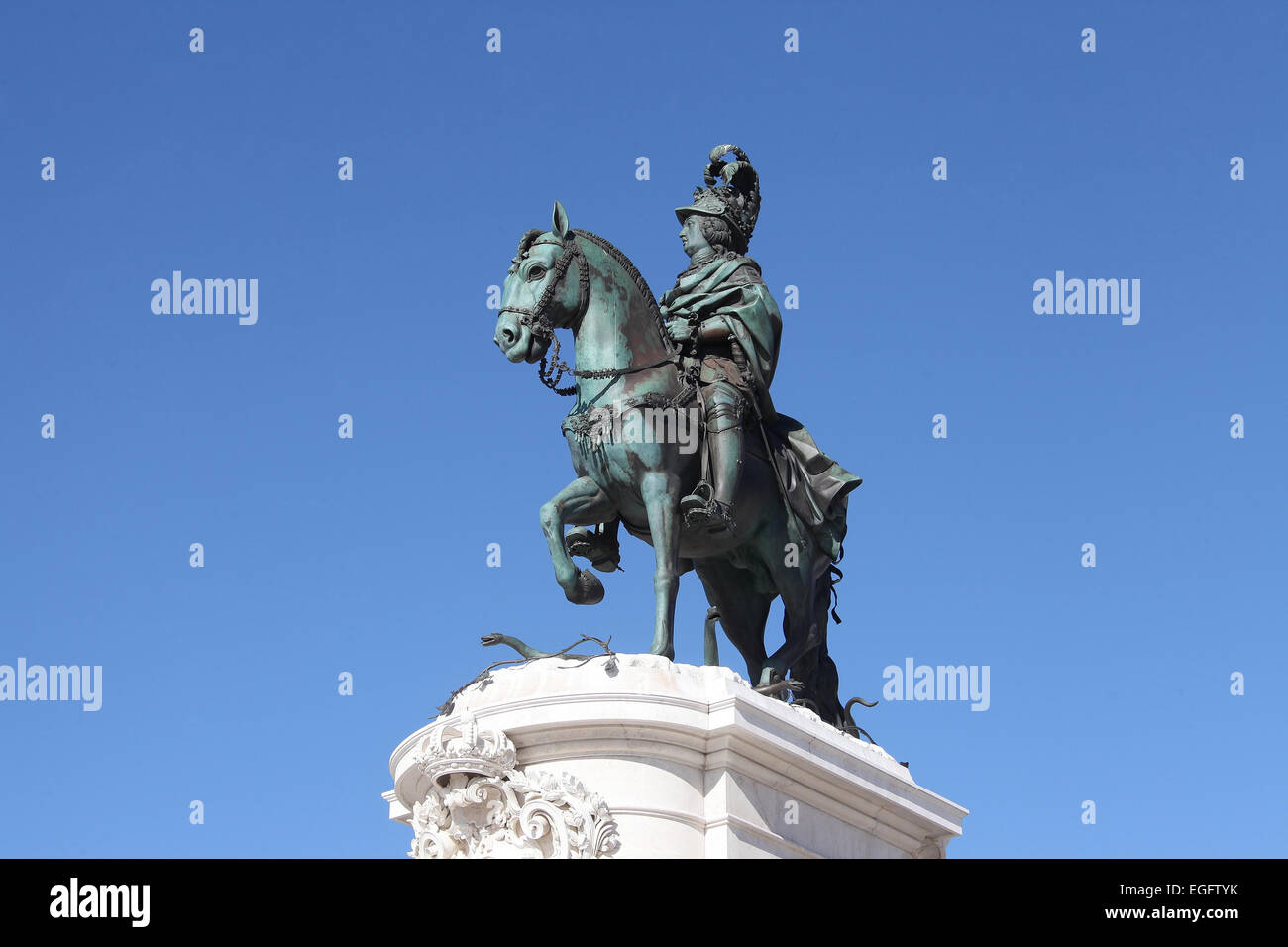Lisbon portugal commerce square man hi-res stock photography and images - Alamy