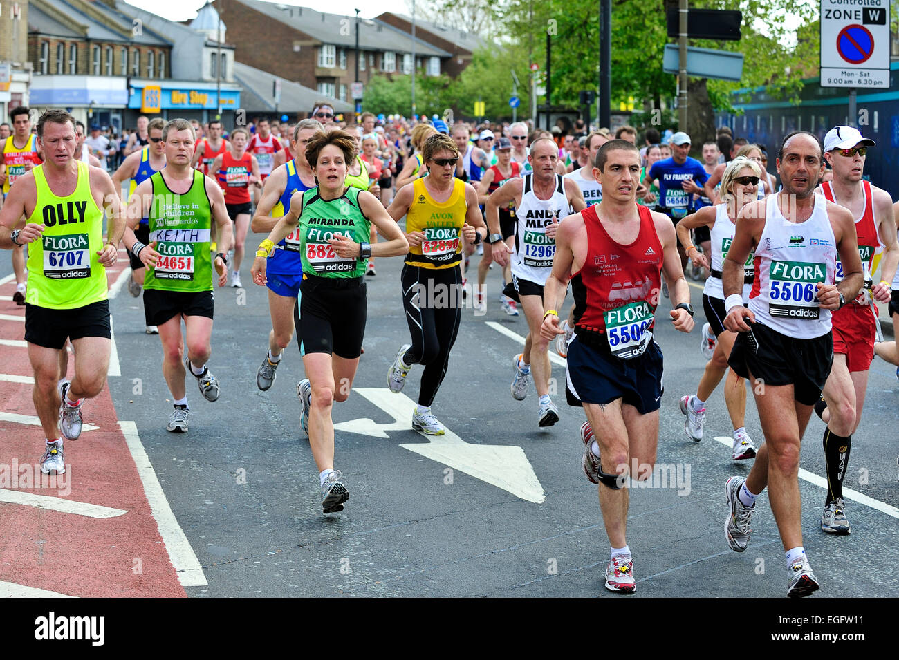 Marathon runners uk hi-res stock photography and images - Alamy