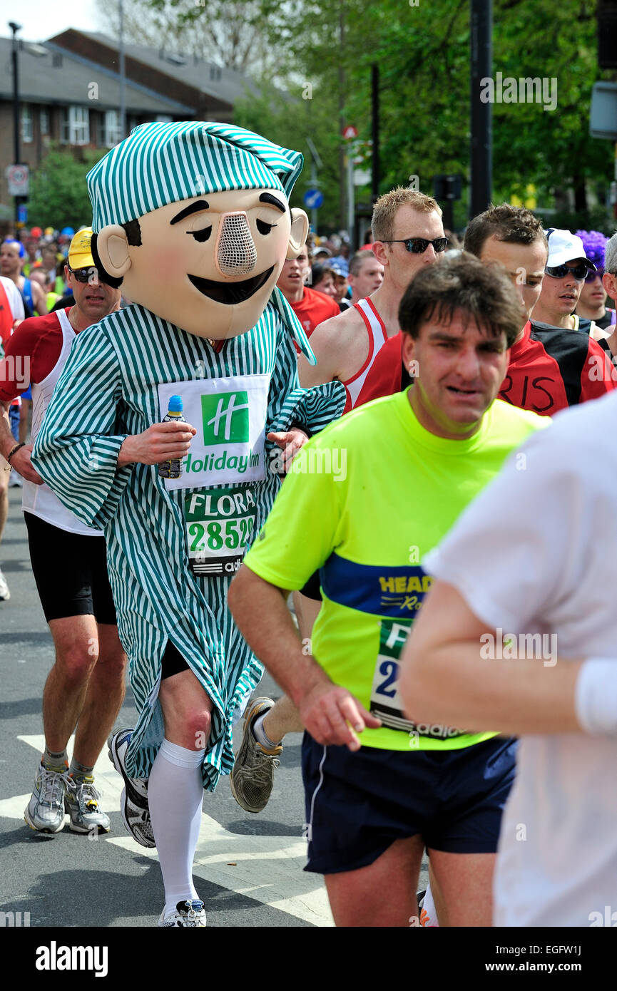 London marathon fancy dress hi-res stock photography and images - Alamy