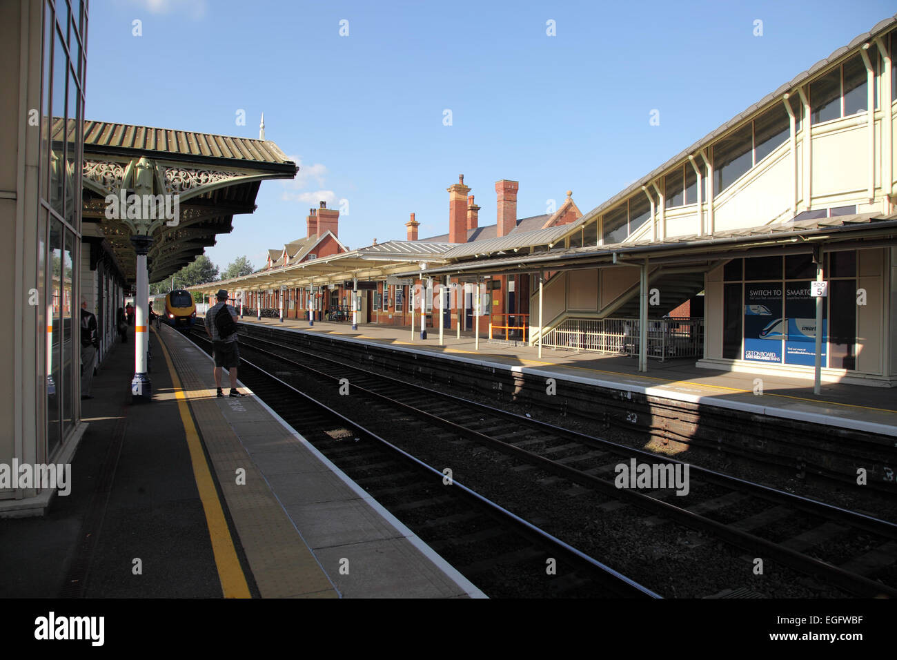 Kettering railway station hi-res stock photography and images - Alamy