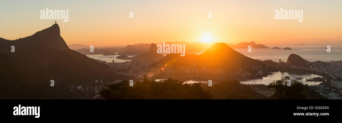 Rio de janeiro skyline cristo hi-res stock photography and images - Alamy