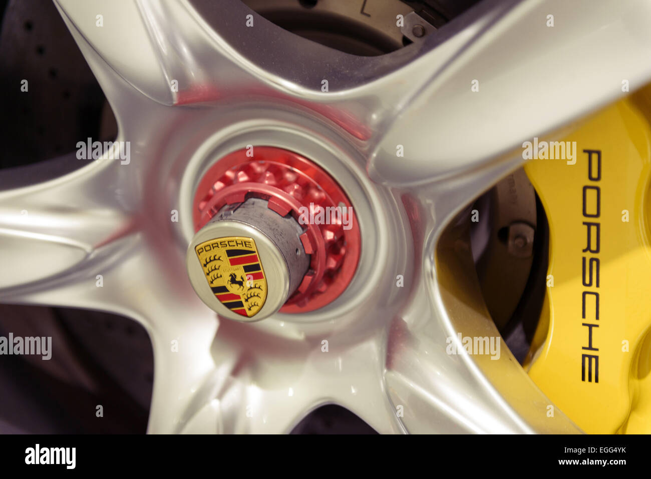 Porsche Alloy Wheel Stock Photo - Alamy