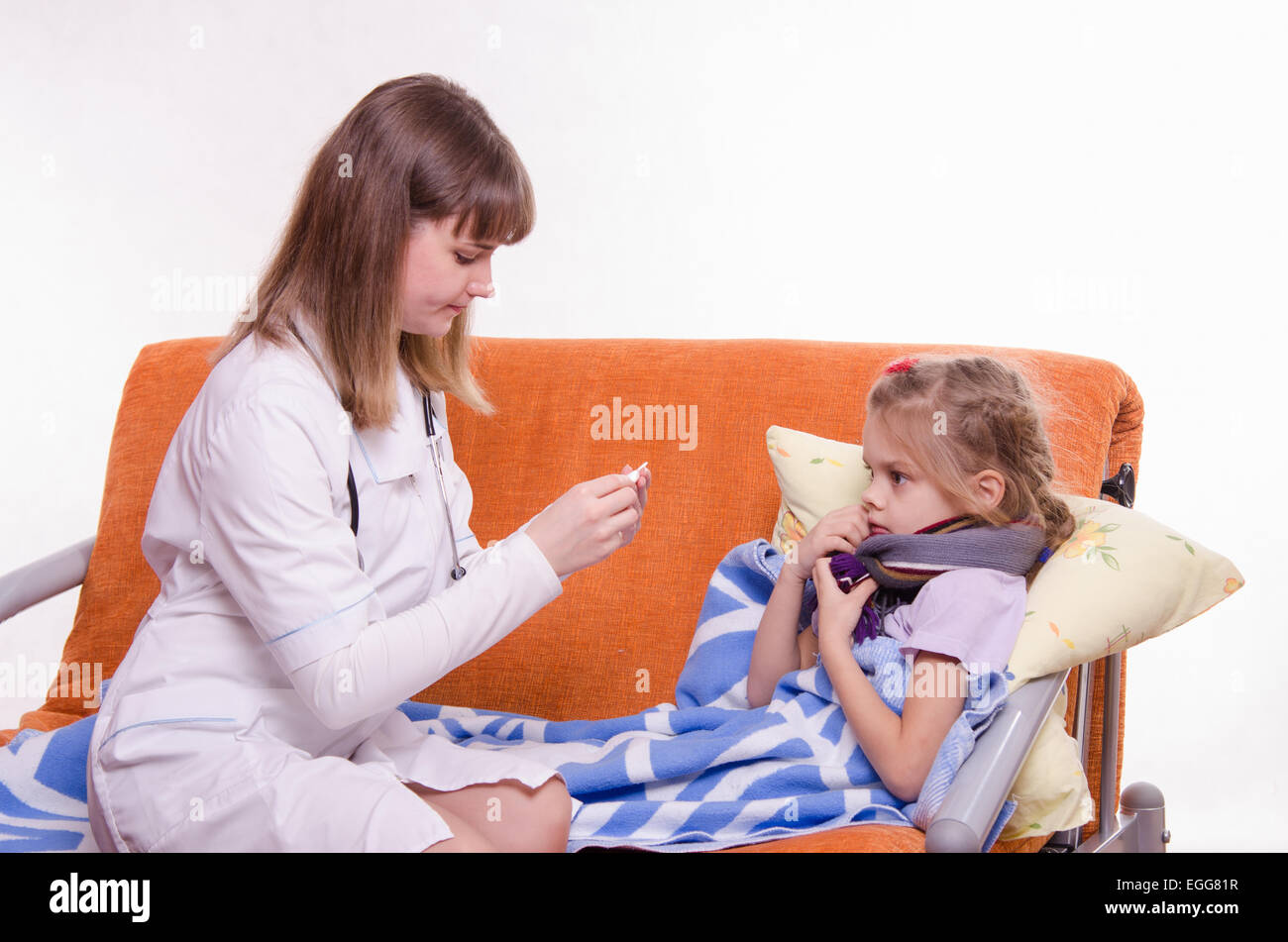 Doctor pediatrician examines a sick child at home Stock Photo - Alamy