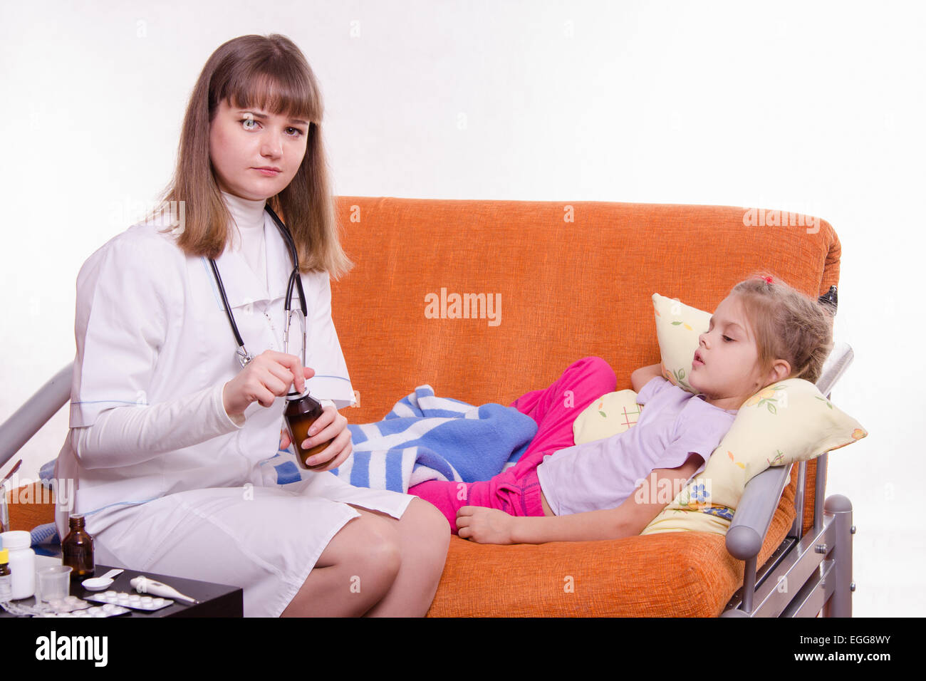 Doctor pediatrician examines a sick child at home Stock Photo - Alamy