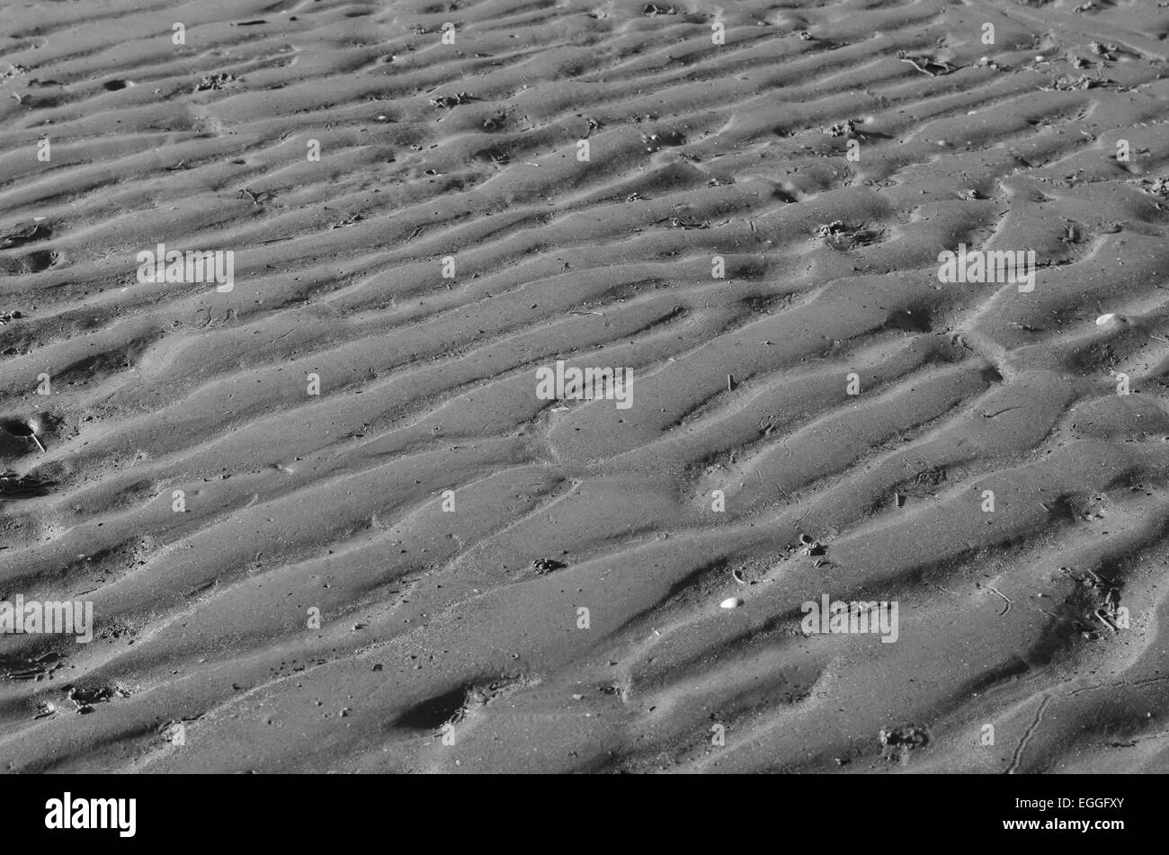 black and white patterns in sand Stock Photo - Alamy