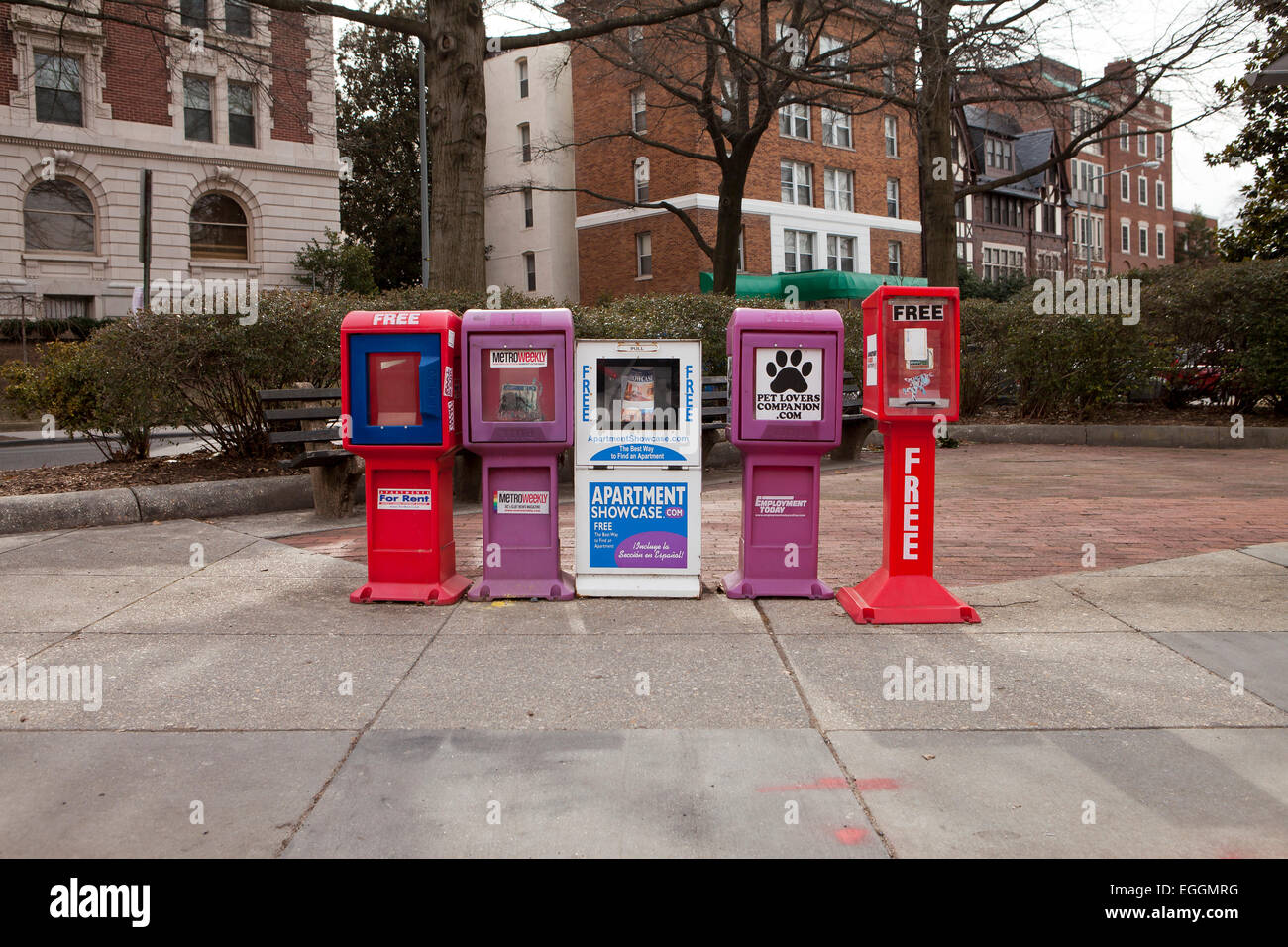 Newspaper dispensers hi-res stock photography and images - Alamy