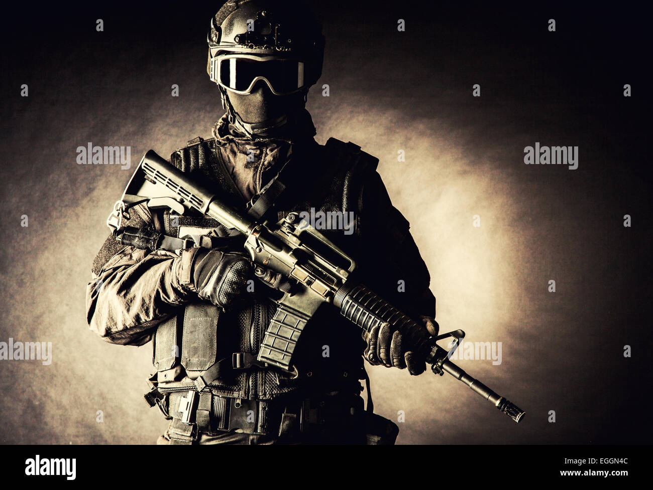 Spec ops police officer SWAT Stock Photo - Alamy