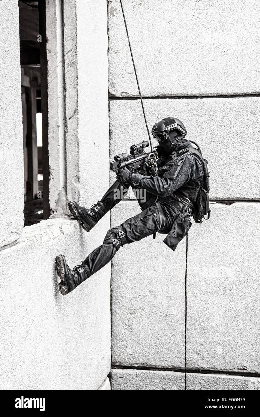 American swat rappelling hi-res stock photography and images - Alamy