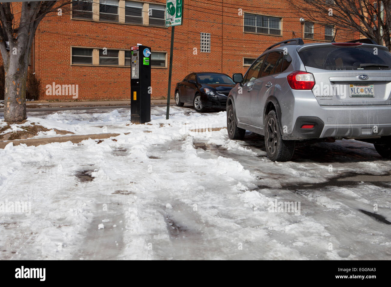 Covered parking hi-res stock photography and images - Alamy