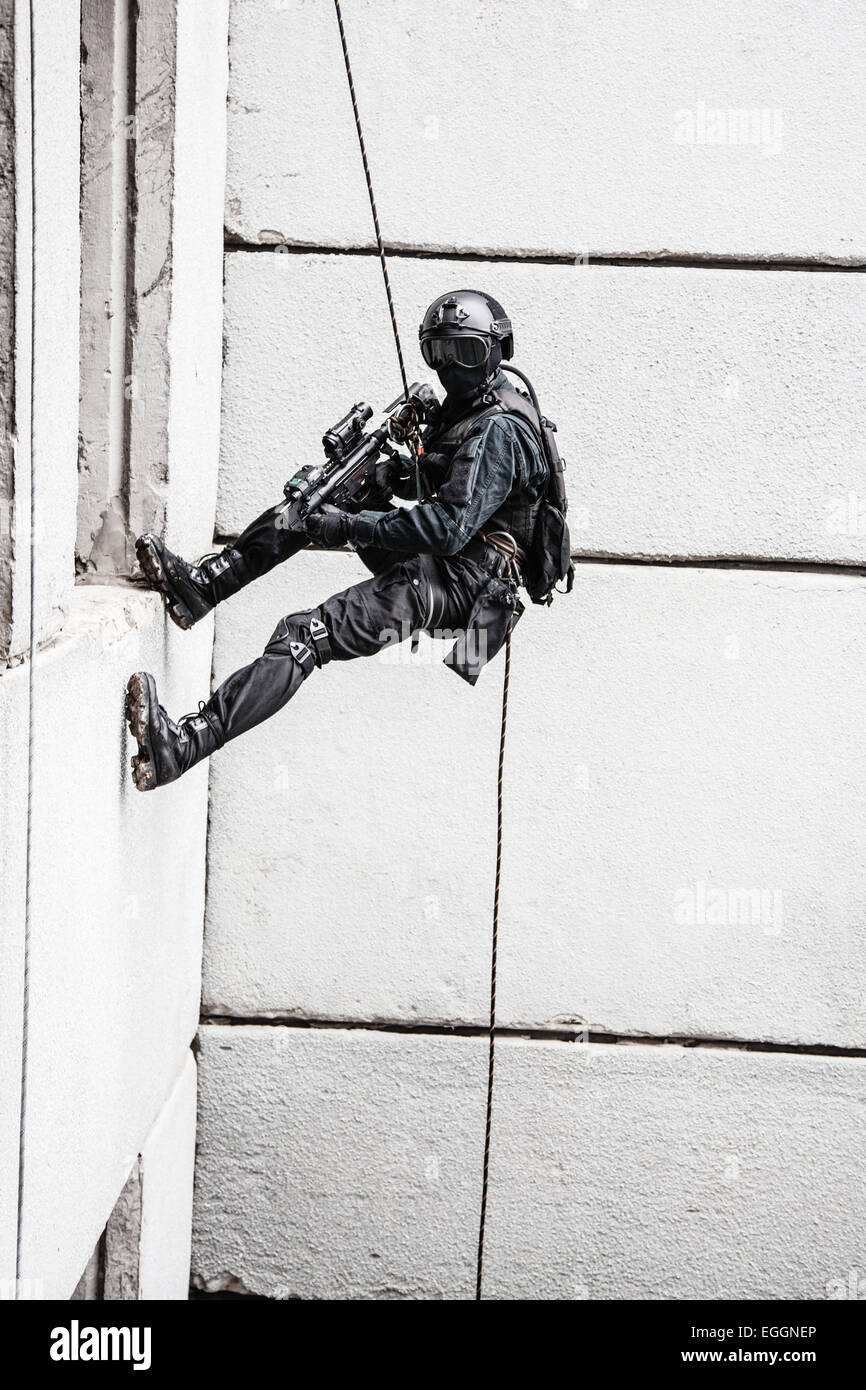 Military rappeling hi-res stock photography and images - Alamy