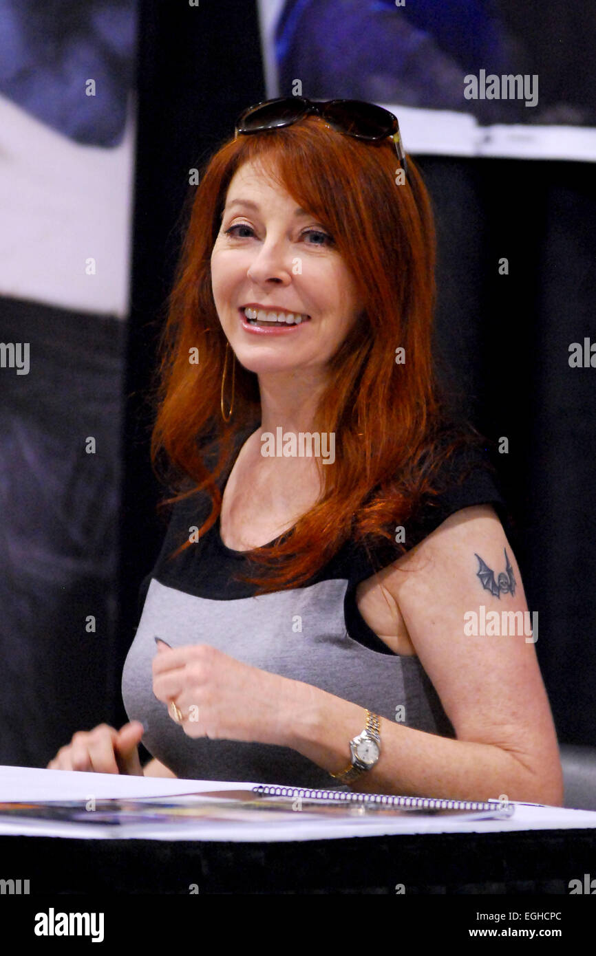 Cassandra peterson elvira mistress dark hi-res stock photography and ...
