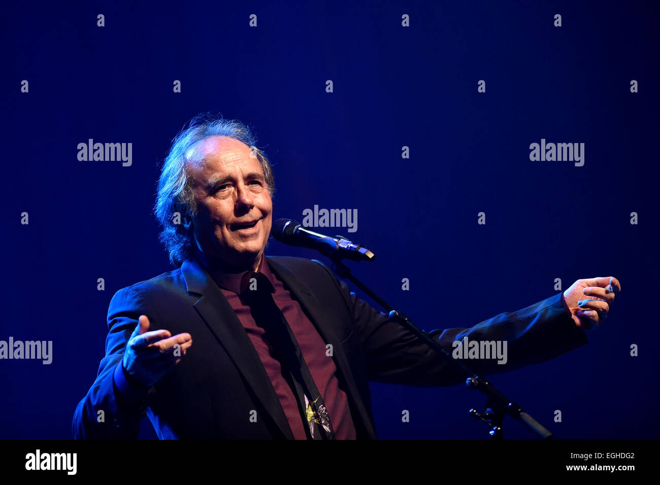 Singer joan manuel serrat hi-res stock photography and images - Alamy