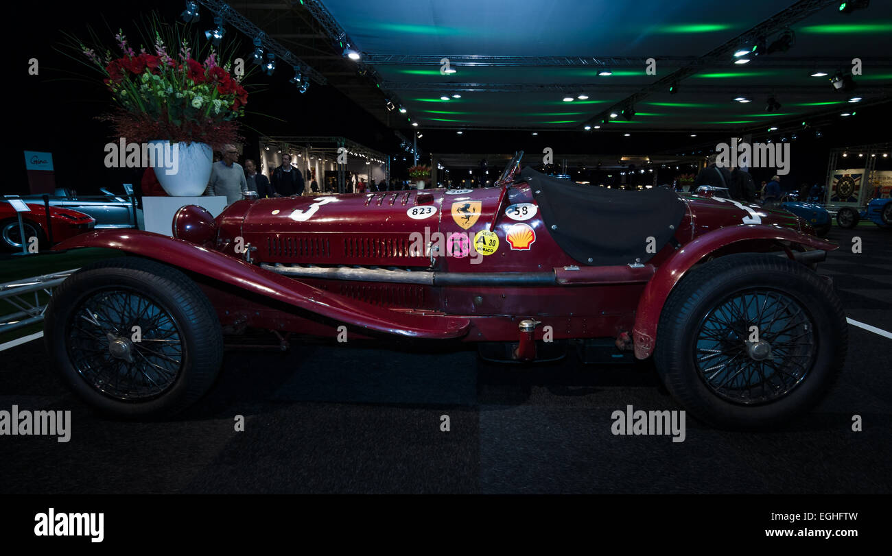 Alfa romeo racing car hi-res stock photography and images - Alamy