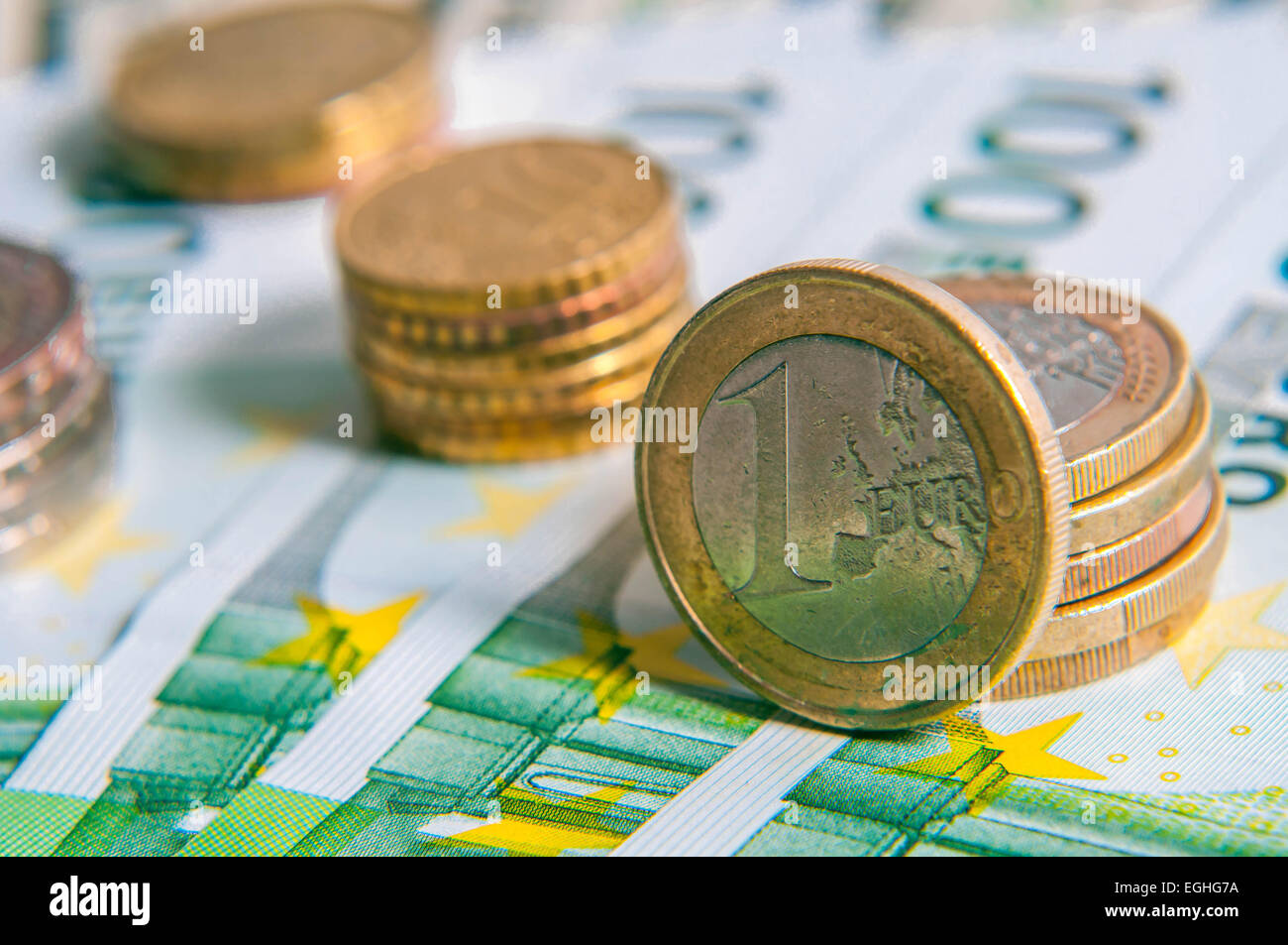 a tower of Euro coins, banknote, European currency Stock Photo - Alamy