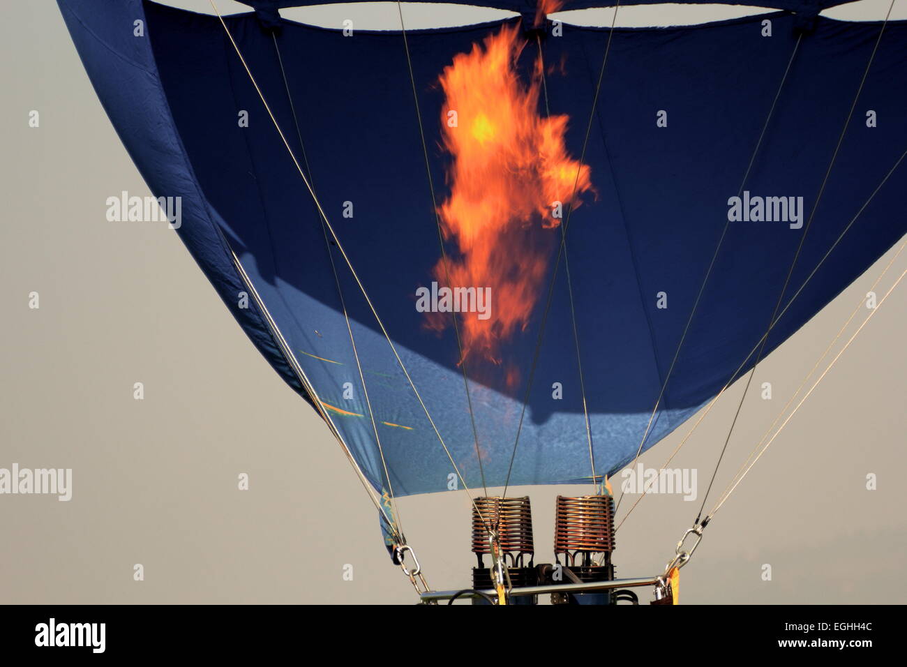 air-balloon engines burning to heat the air Stock Photo - Alamy