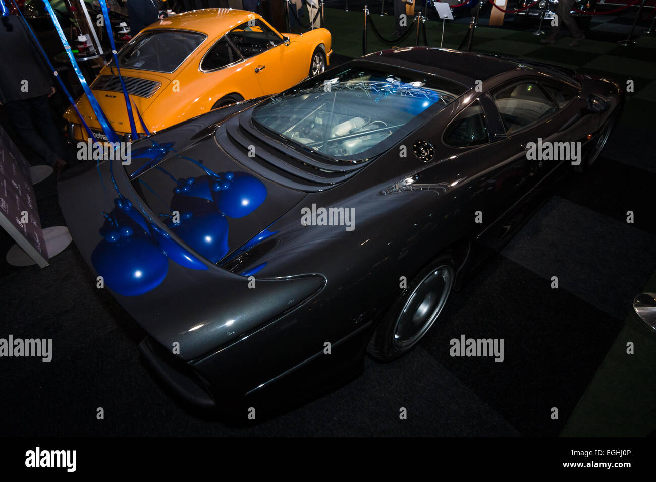Jaguar xj220 hi-res stock photography and images - Alamy
