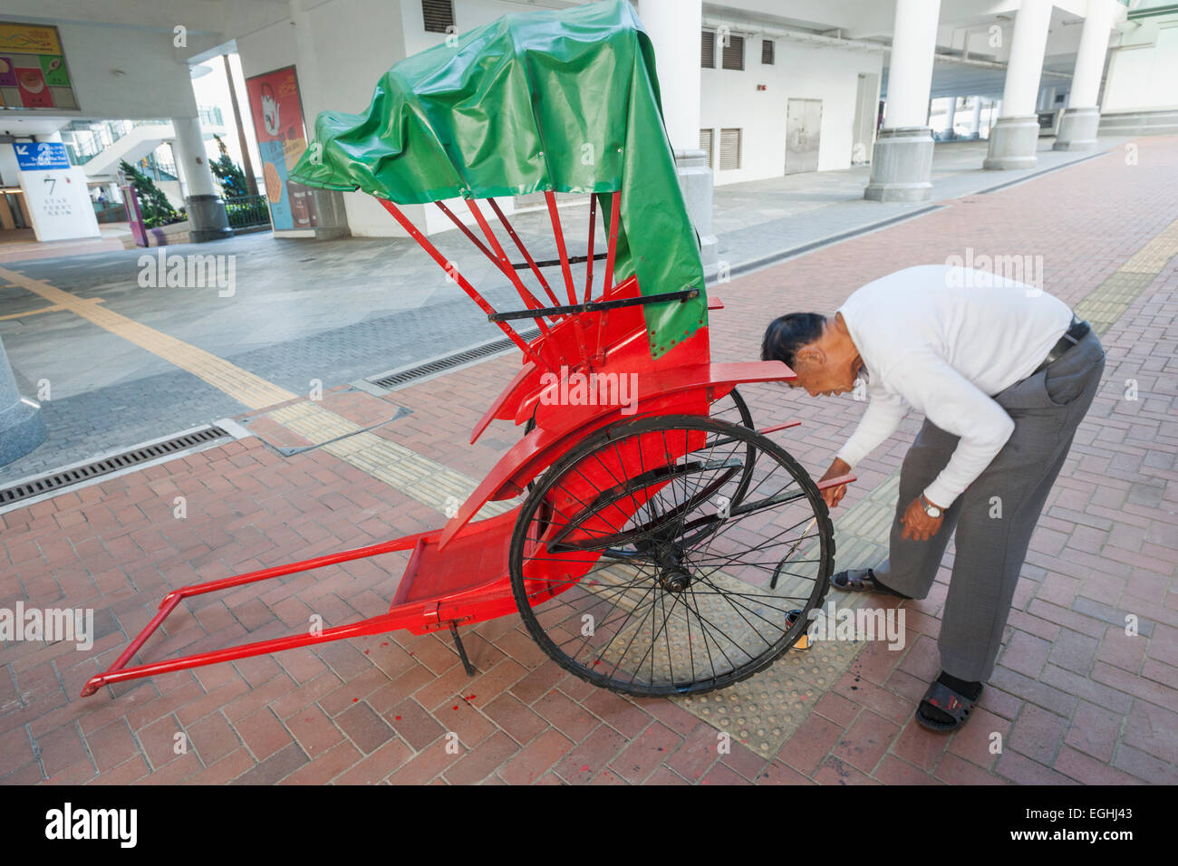 China, Hong Kong, Central, Chinese Rickshaws Stock Photo - Alamy