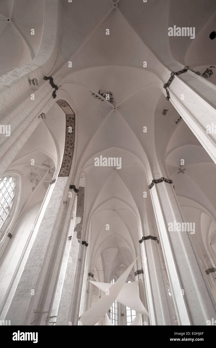 Whitewashed brick arches hi-res stock photography and images - Alamy