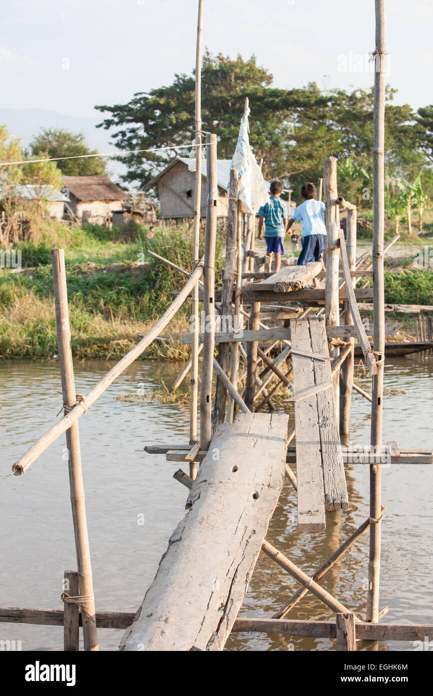 Tourists crossing a temple bridge hi-res stock photography and images ...