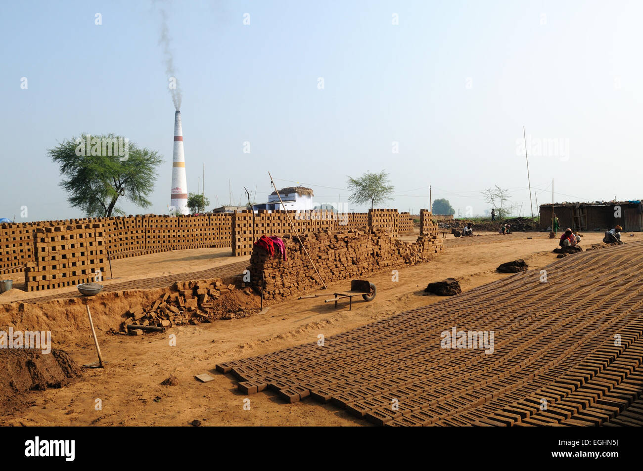 Moving bricks in india hi-res stock photography and images - Alamy
