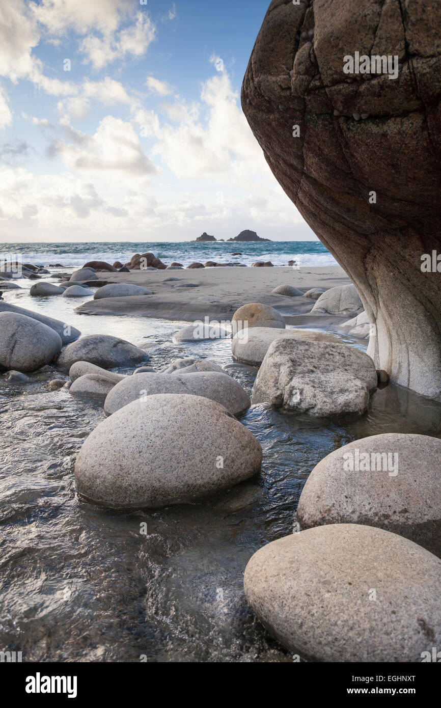 Large smooth boulders hi-res stock photography and images - Alamy