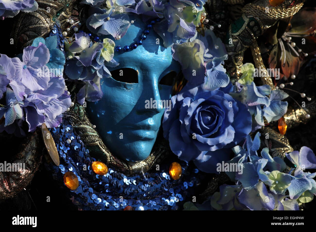 Blue carnival mask and costume Venice carnival Stock Photo - Alamy