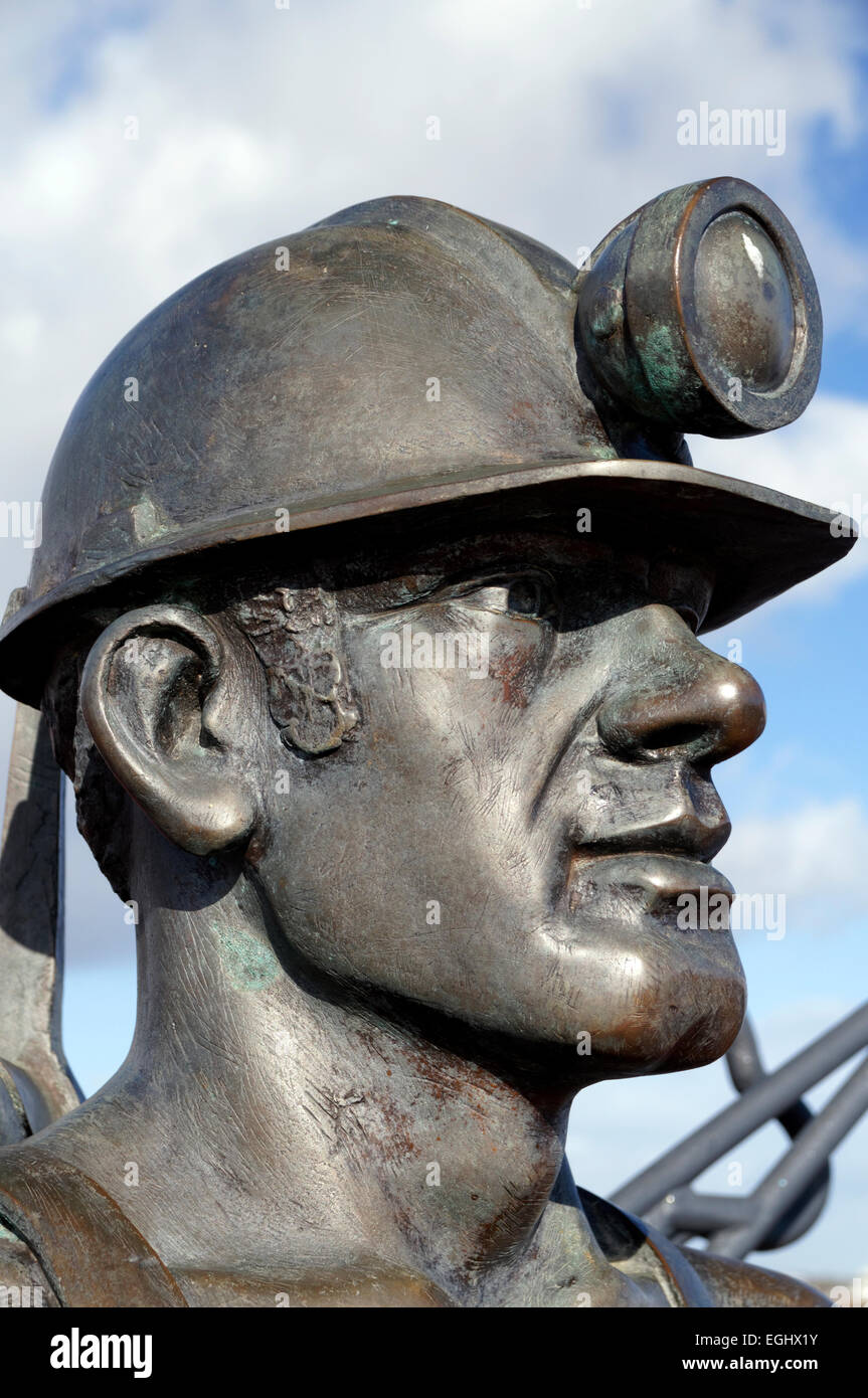"from pit to port" by John Clinch and Jon Buck bronze statue of coal ...