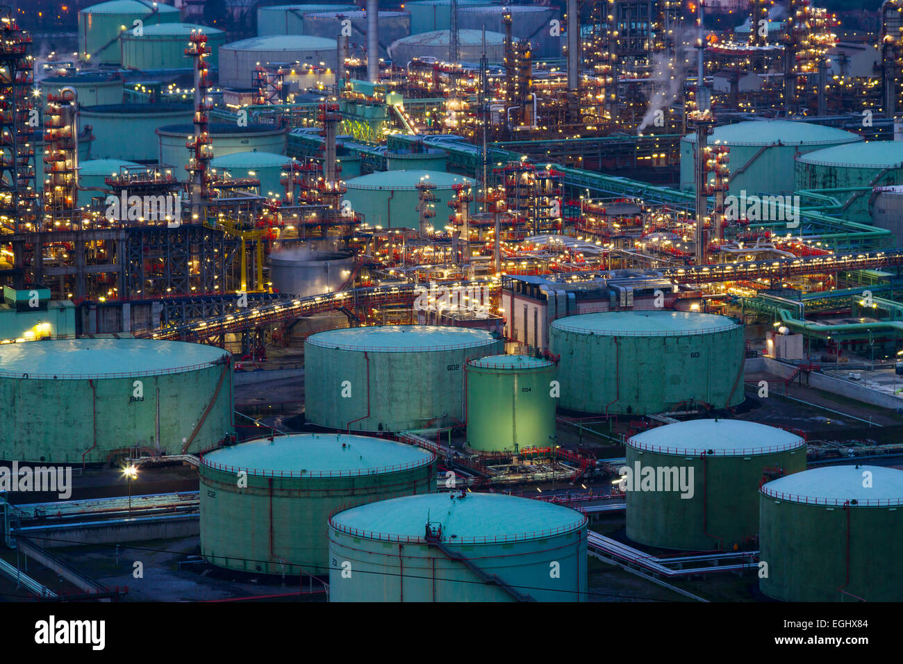 Muskiz oil refinery biscay spain hi-res stock photography and images ...