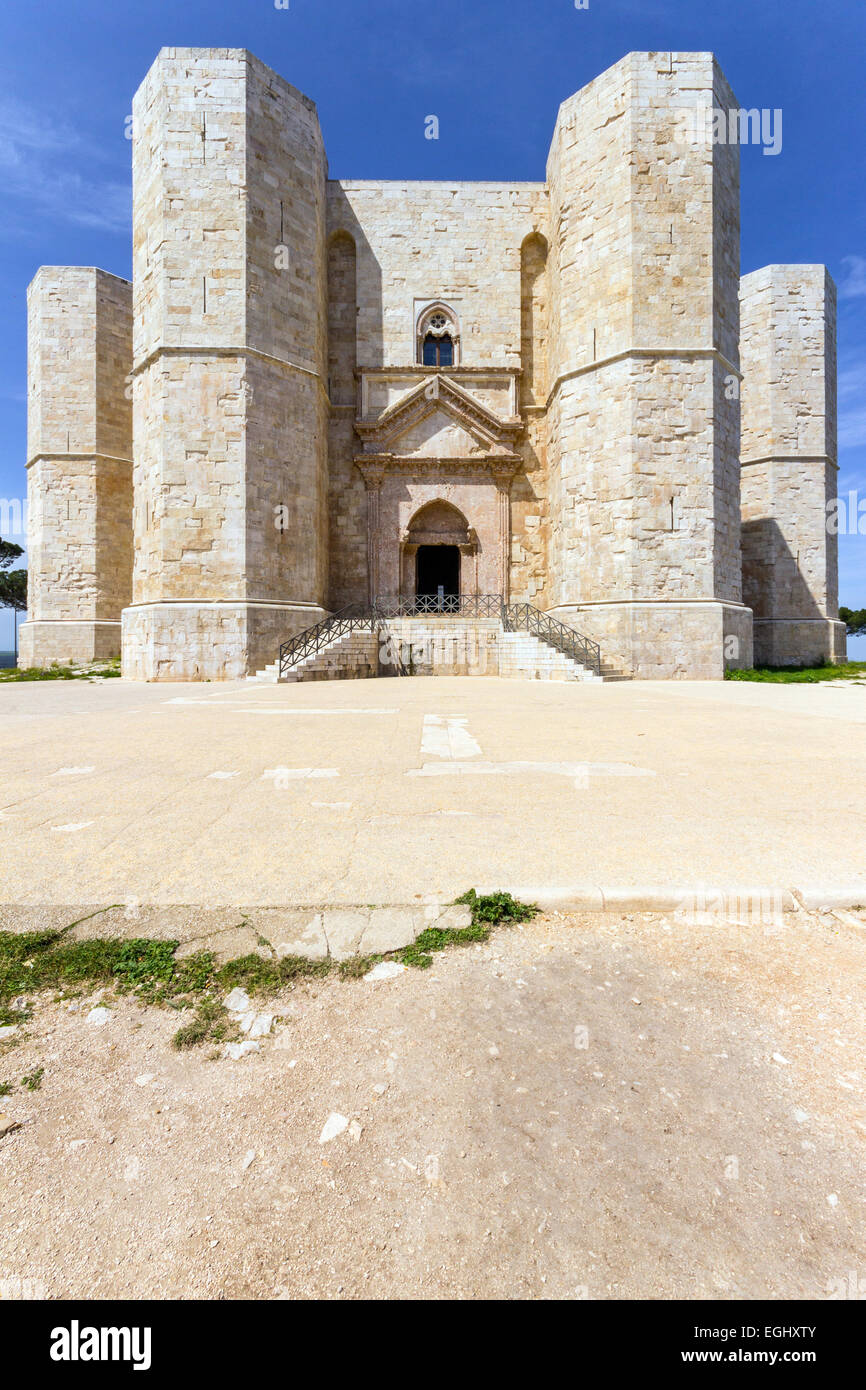 Castel del monte puglia italia hi-res stock photography and images - Alamy