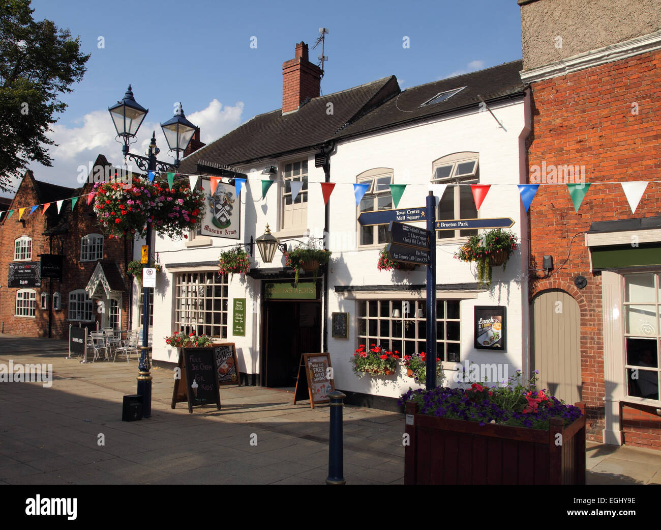 The Masons Arms, Solihull High Street, pub, inn Stock Photo - Alamy