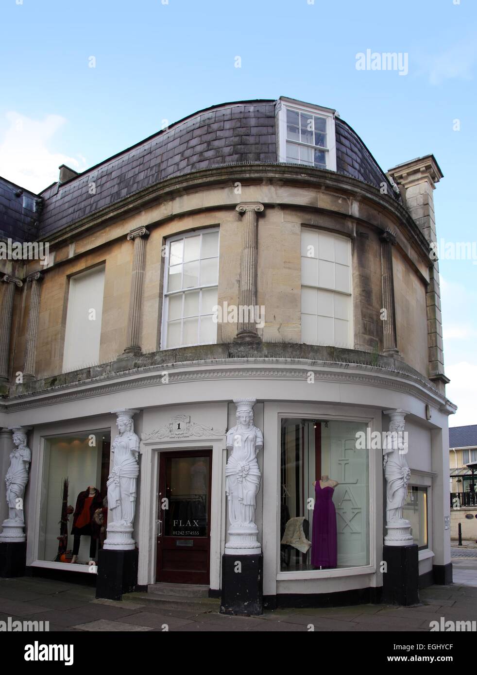 Statue outside shop hi-res stock photography and images - Alamy