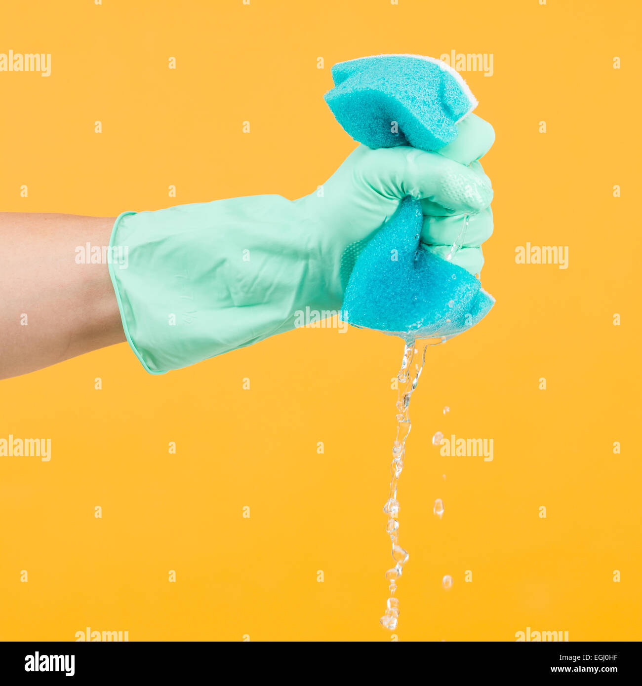 Squeezing wet sponge hi-res stock photography and images - Alamy