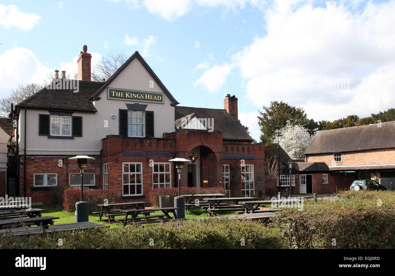 The Kings Head pub, Wellesbourne, Warwickshire UK Stock Photo - Alamy