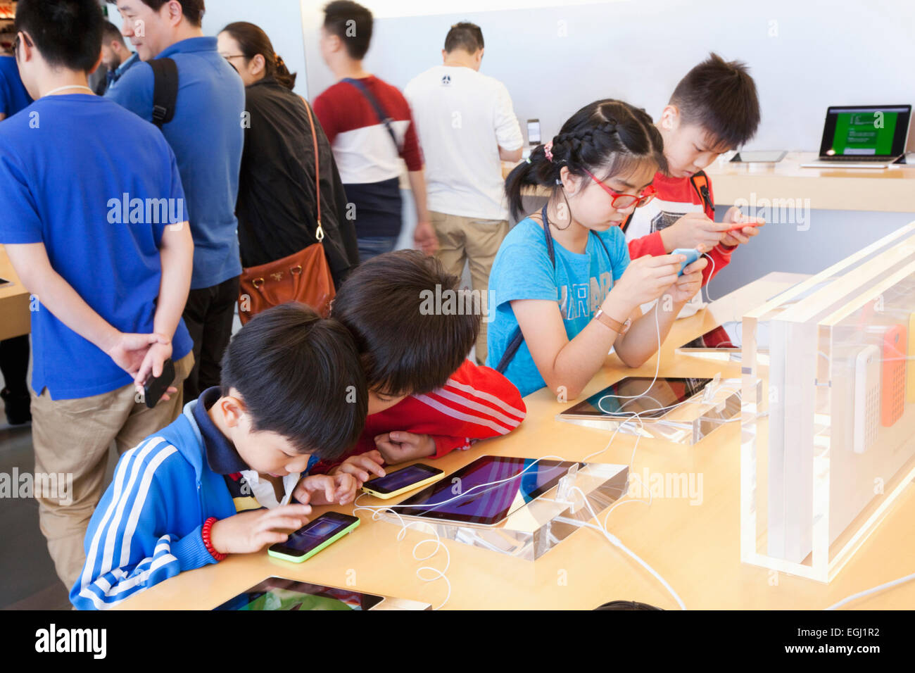 Children iphones hi-res stock photography and images - Alamy