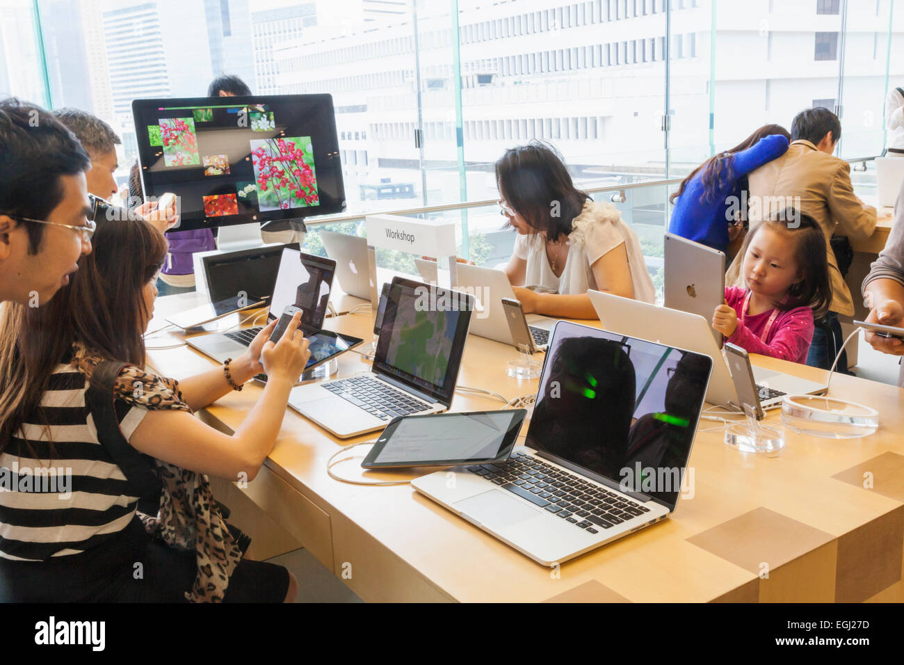 Apple store class hi-res stock photography and images - Alamy