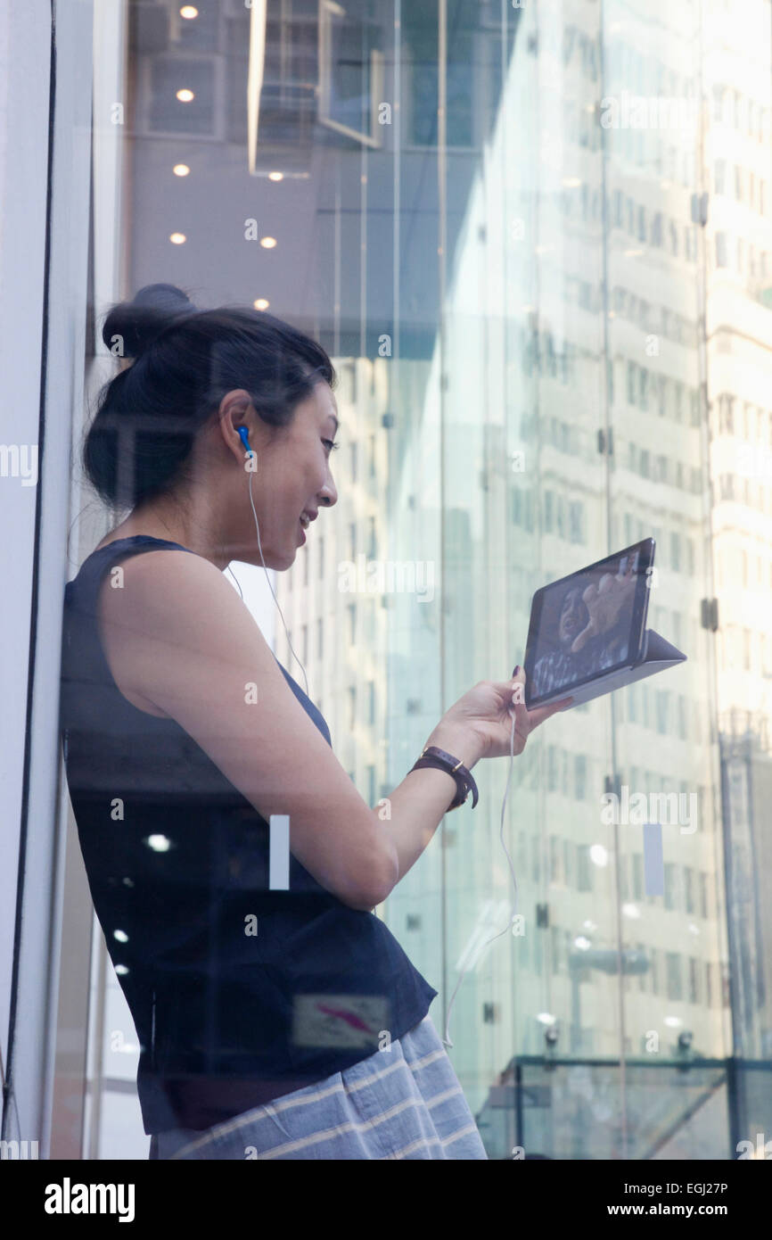 Woman skyping hi-res stock photography and images - Alamy