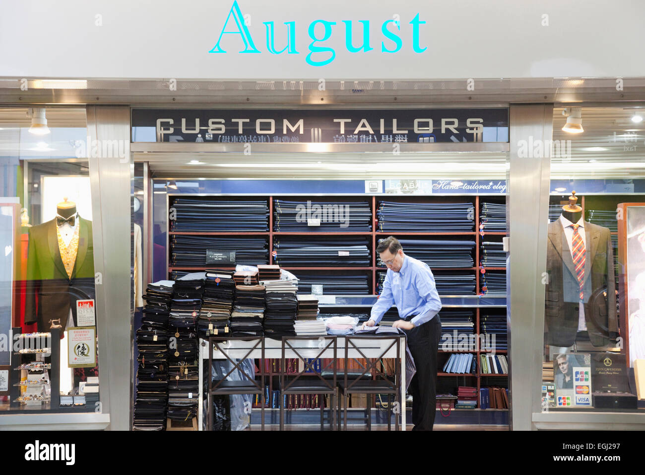 Mens tailors hi-res stock photography and images - Alamy