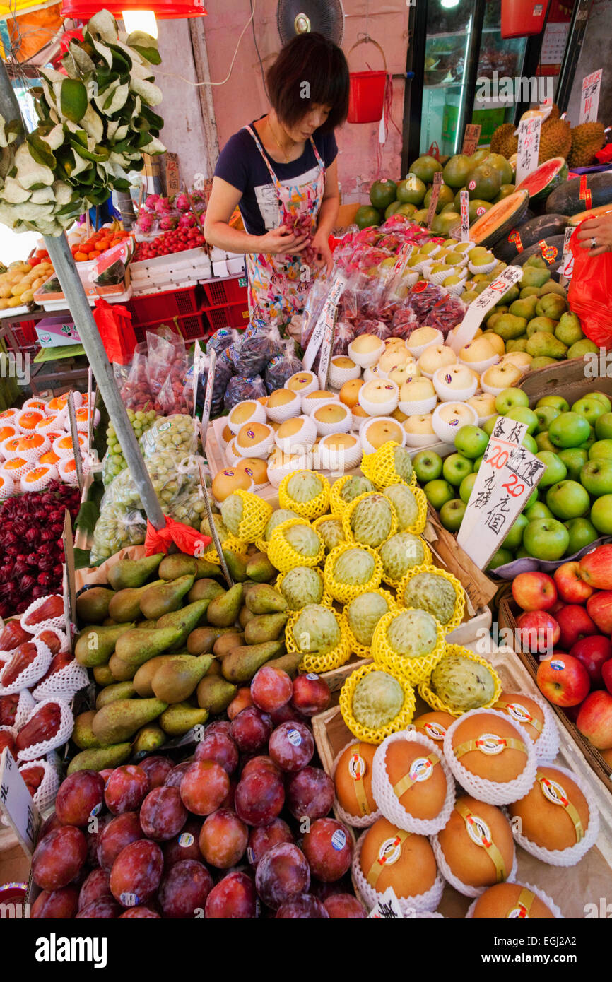 China, Hong Kong, Fruit Shop Display Stock Photo - Alamy