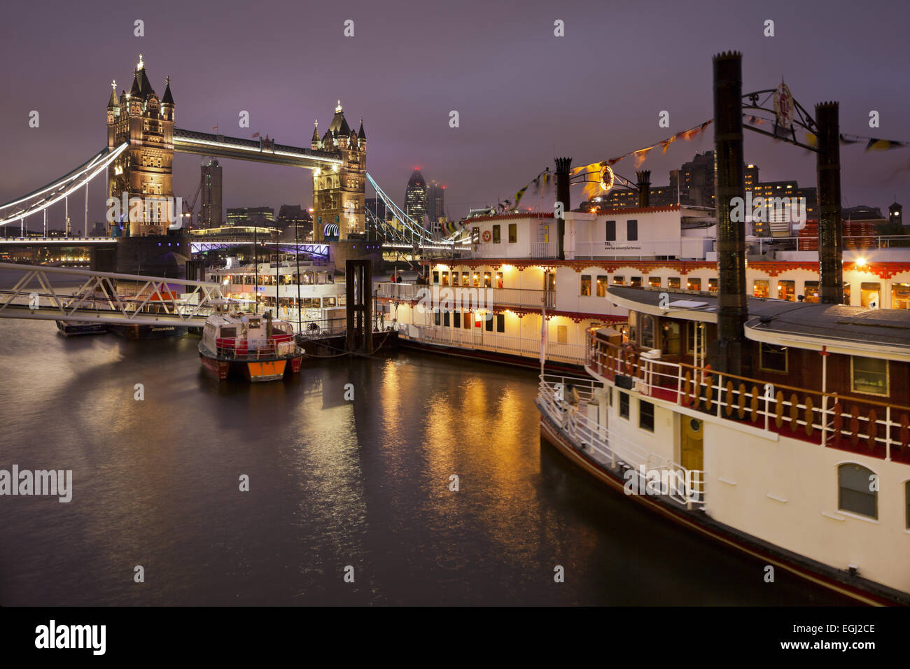 River thames ships hi-res stock photography and images - Alamy