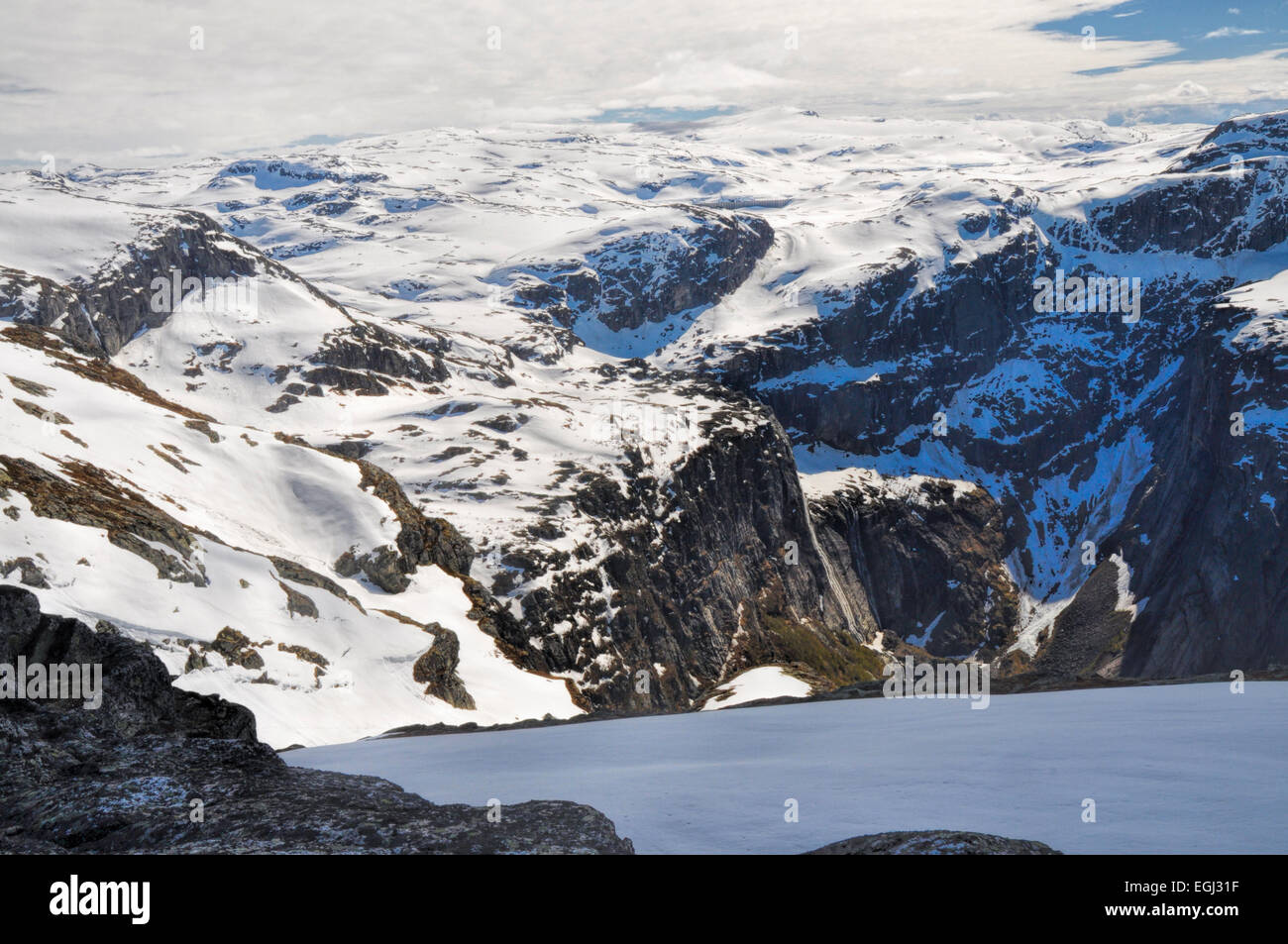 View from the top of mountain into a gorge in Norwegian mountains ...